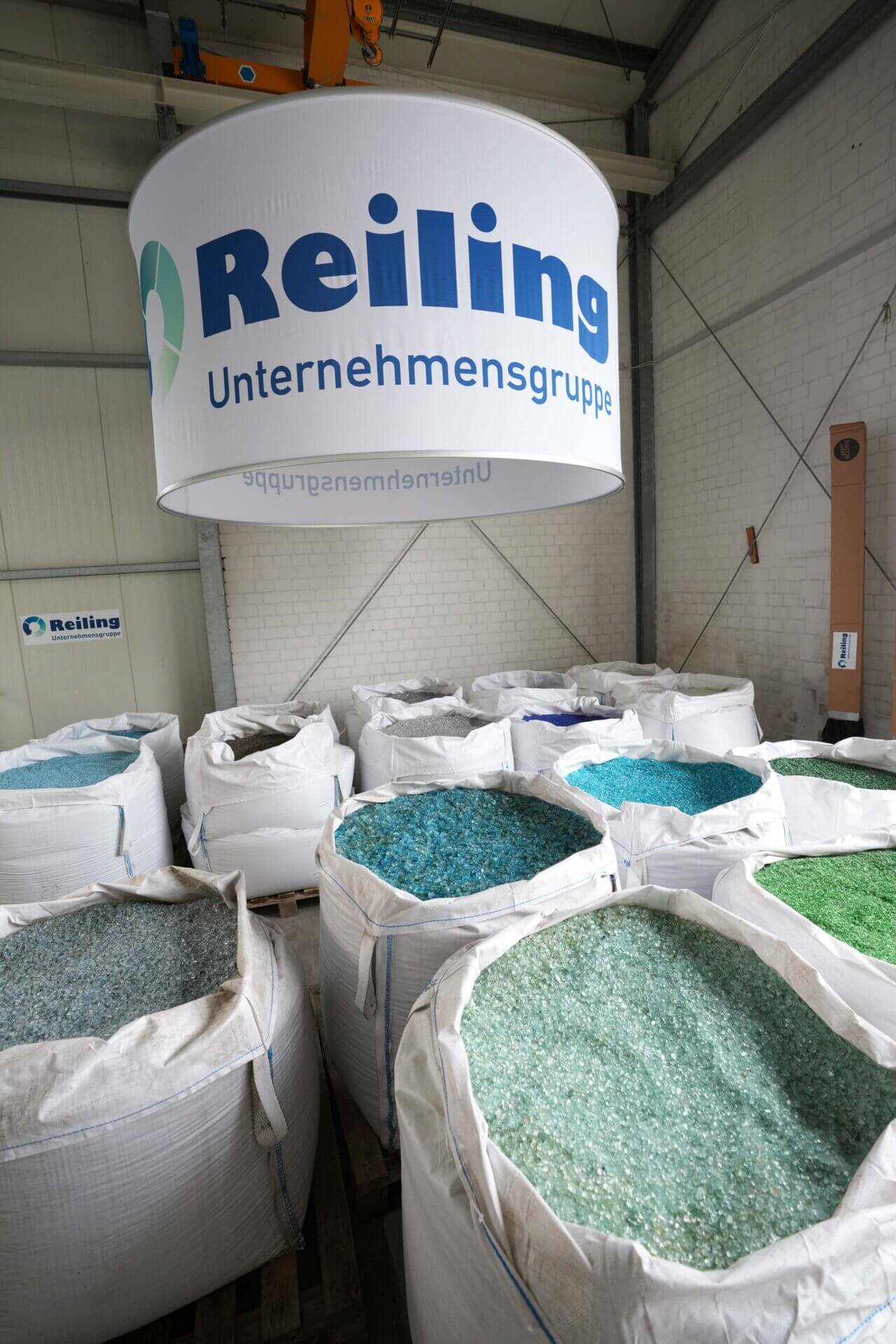 Reiling - GLAS IN SEINEN SCHÖNSTEN FARBEN - CarlMakesMedia