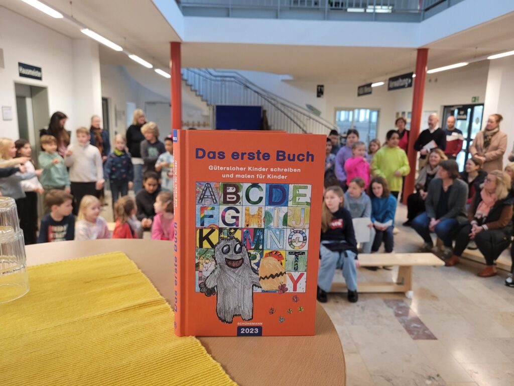 „Das erste Buch“: Bilder und Geschichten von A bis Z von Kindern für ...
