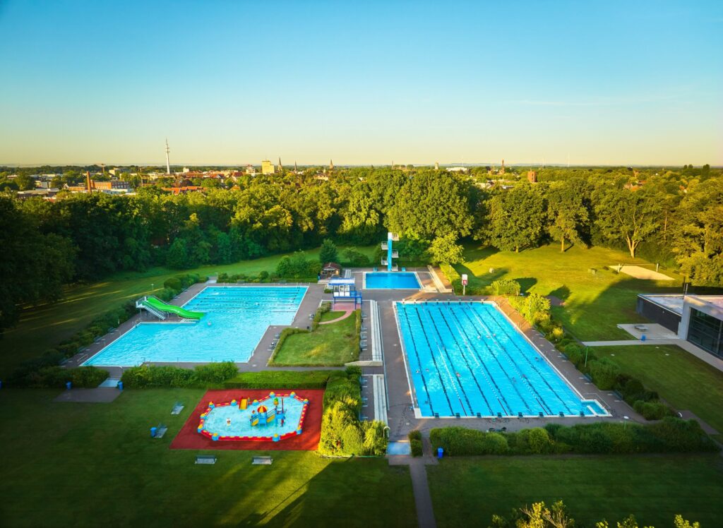 Saisonstart im Nordbad-Freibad: - CarlMakesMedia