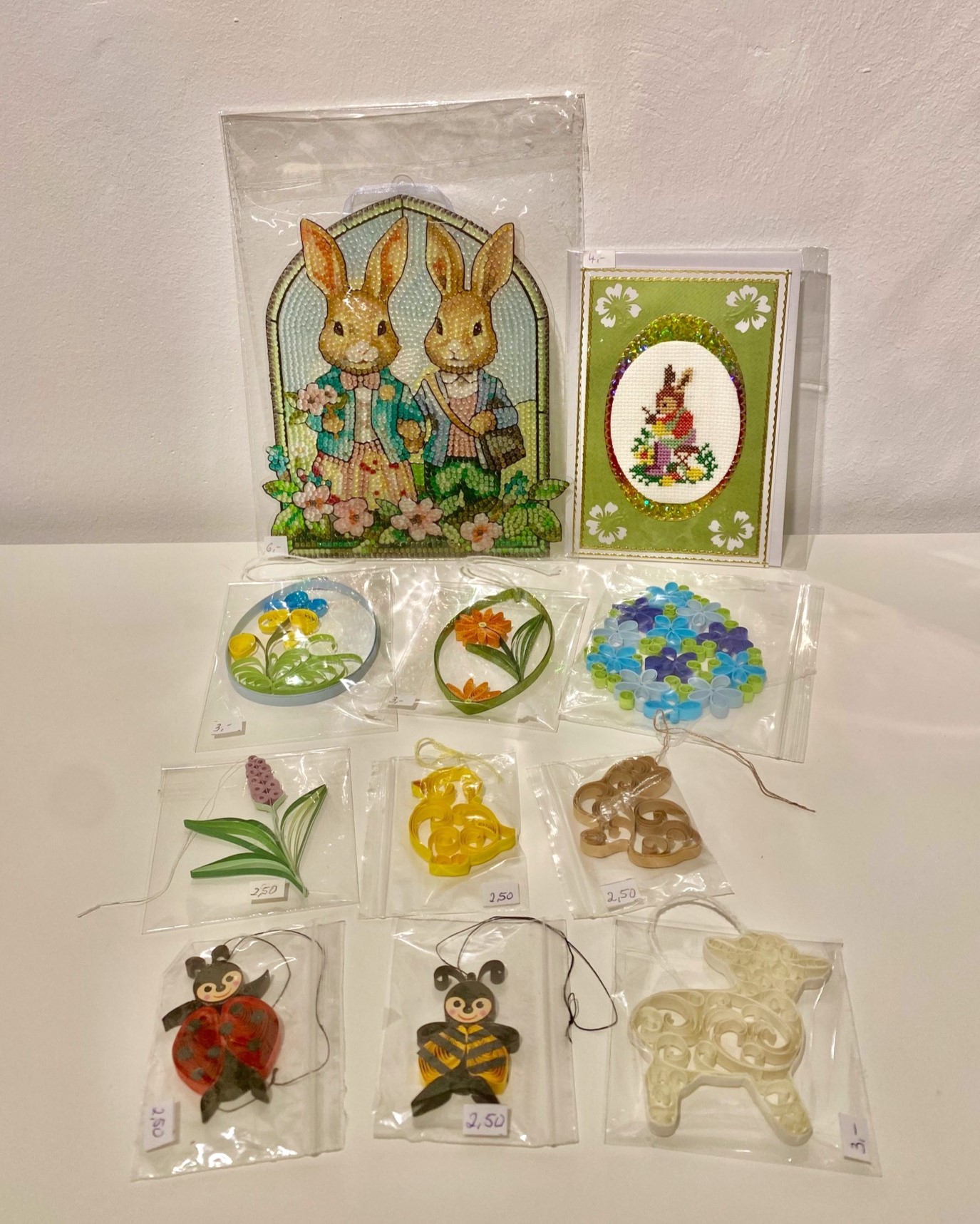 Kunstwerke aus Papier im Pop-Up-Regal - CarlMakesMedia